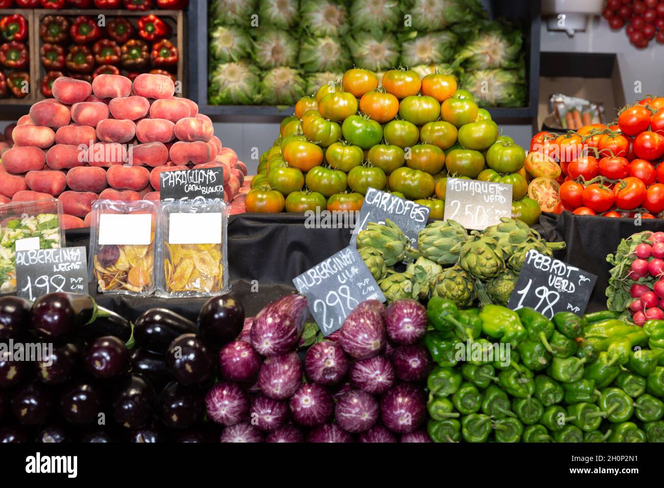 Market counter with fruits and vegetables Stock Photo - Alamy