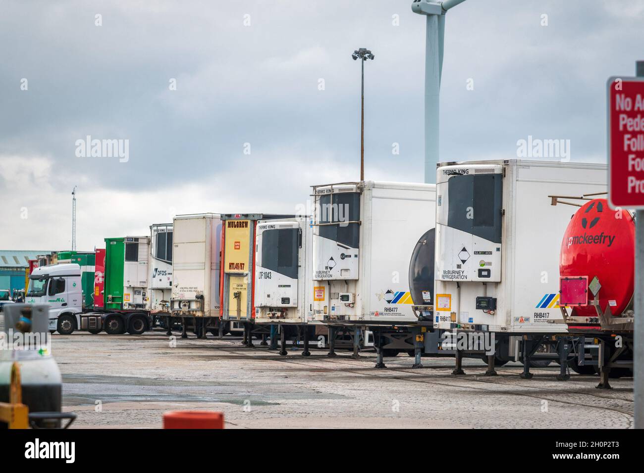 Hgv trailers uk hi-res stock photography and images - Alamy