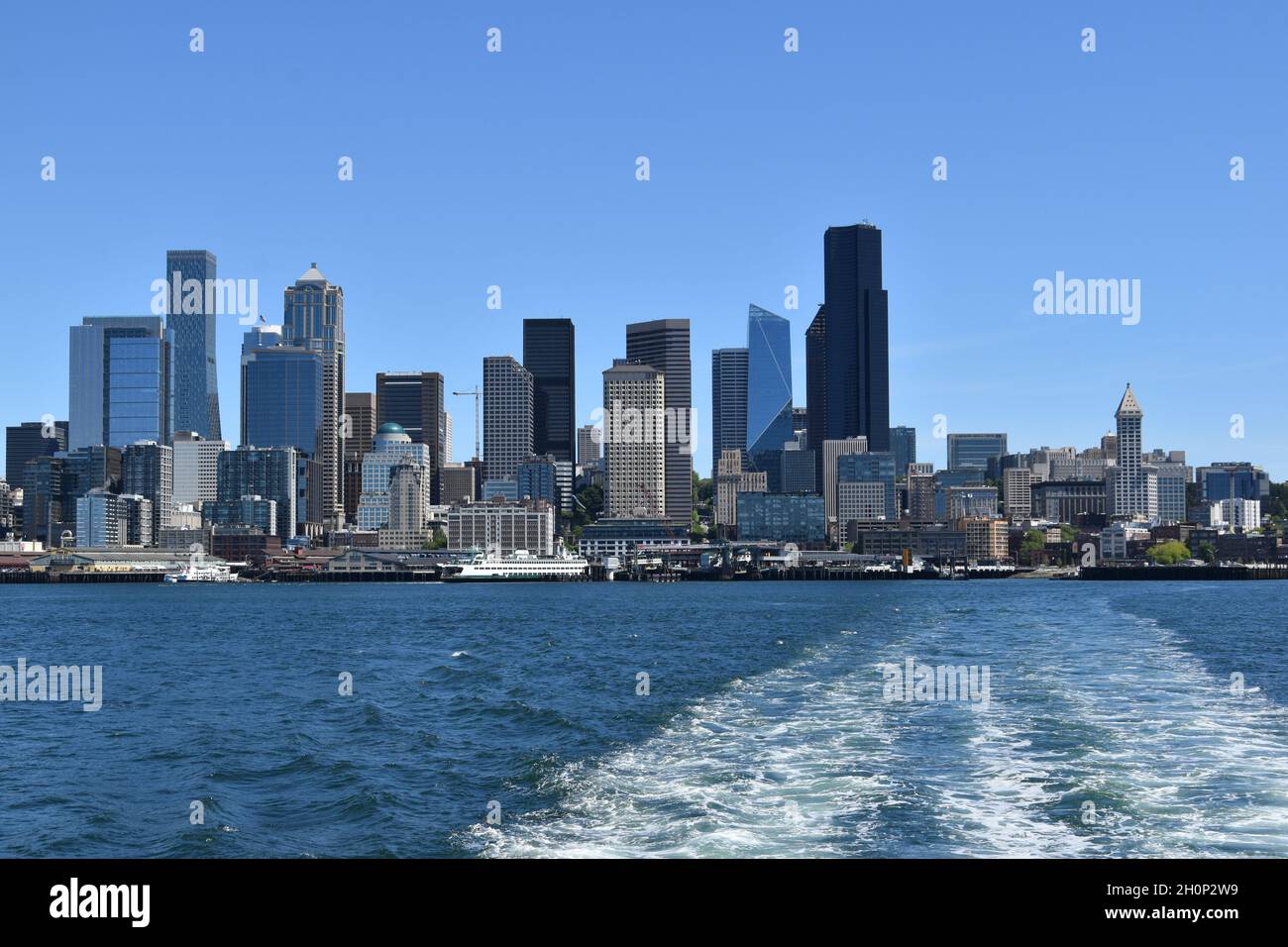The Seattle skyline seen across Eliot Bay from West Seattle Stock Photo ...