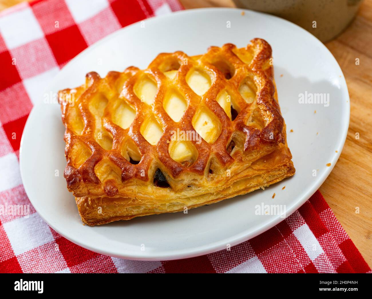 Young goat cheese hi-res stock photography and images - Alamy