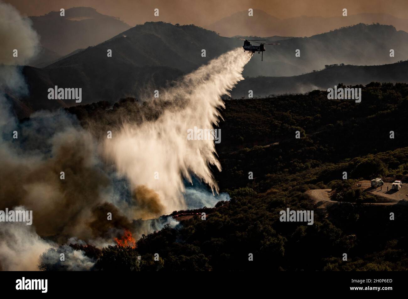 Chinook helicopter water hi-res stock photography and images - Alamy