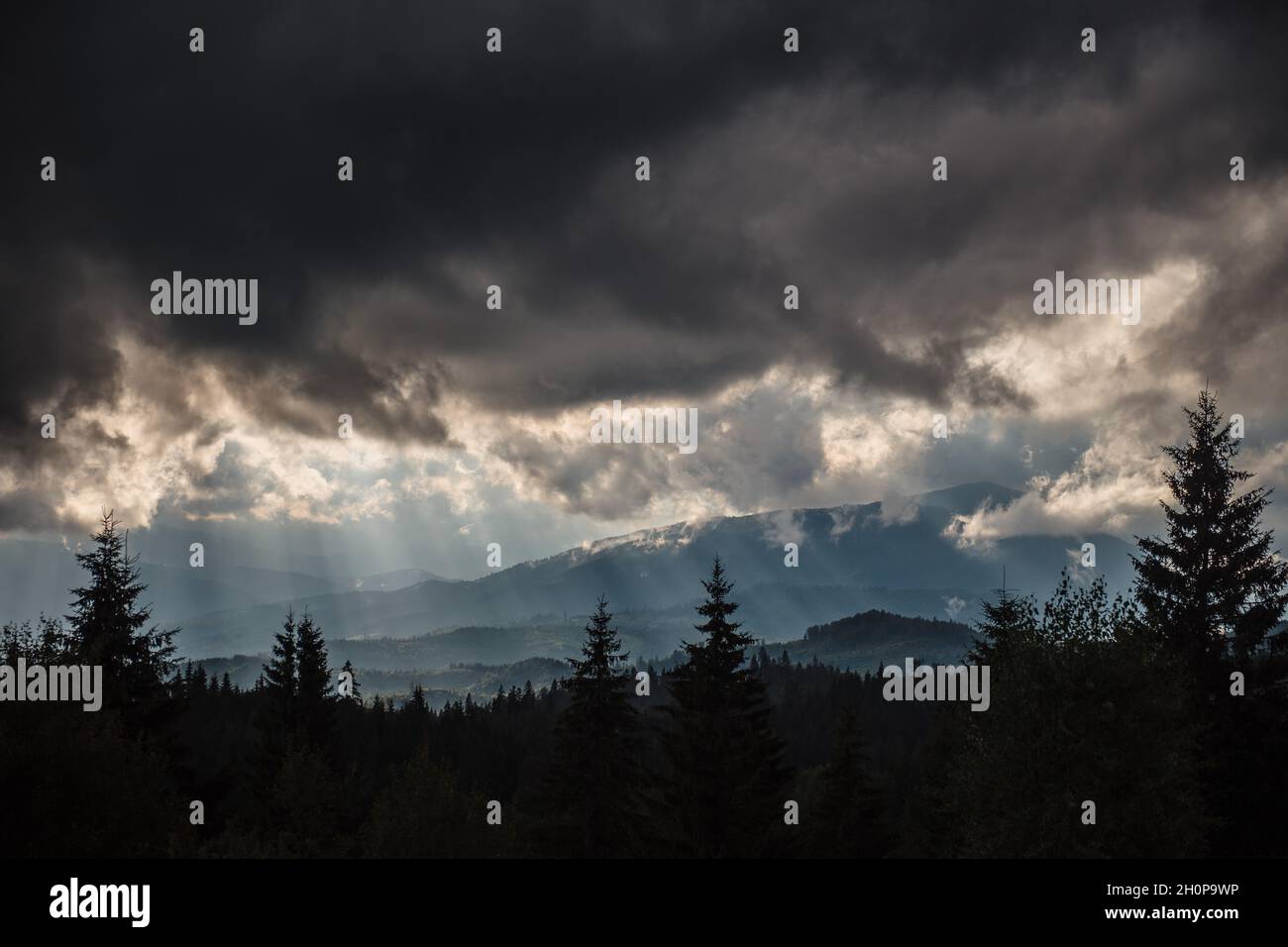 Very dark and heavy clouds hi-res stock photography and images - Alamy