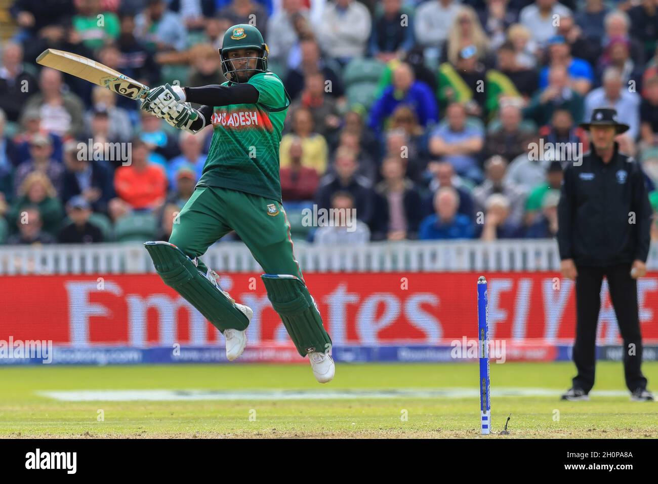 Bangladesh cricket player hi-res stock photography and images - Alamy