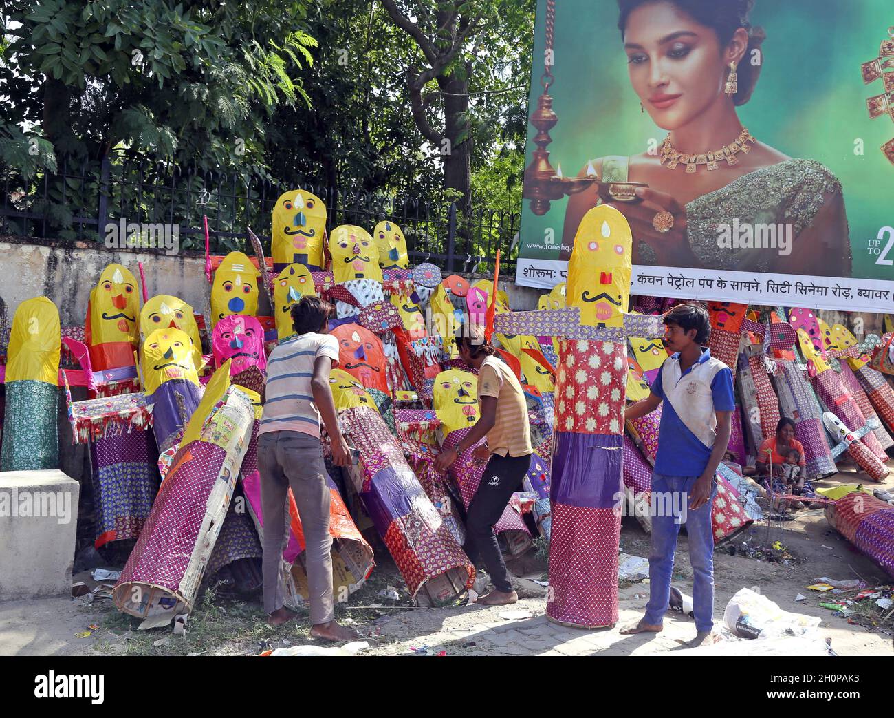 Effigies of ravana hi-res stock photography and images - Alamy