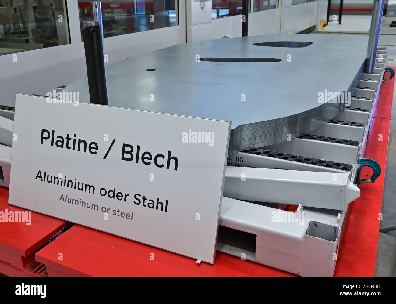 09 October 2021, Brandenburg, Grünheide: Metal sheets for the body ...