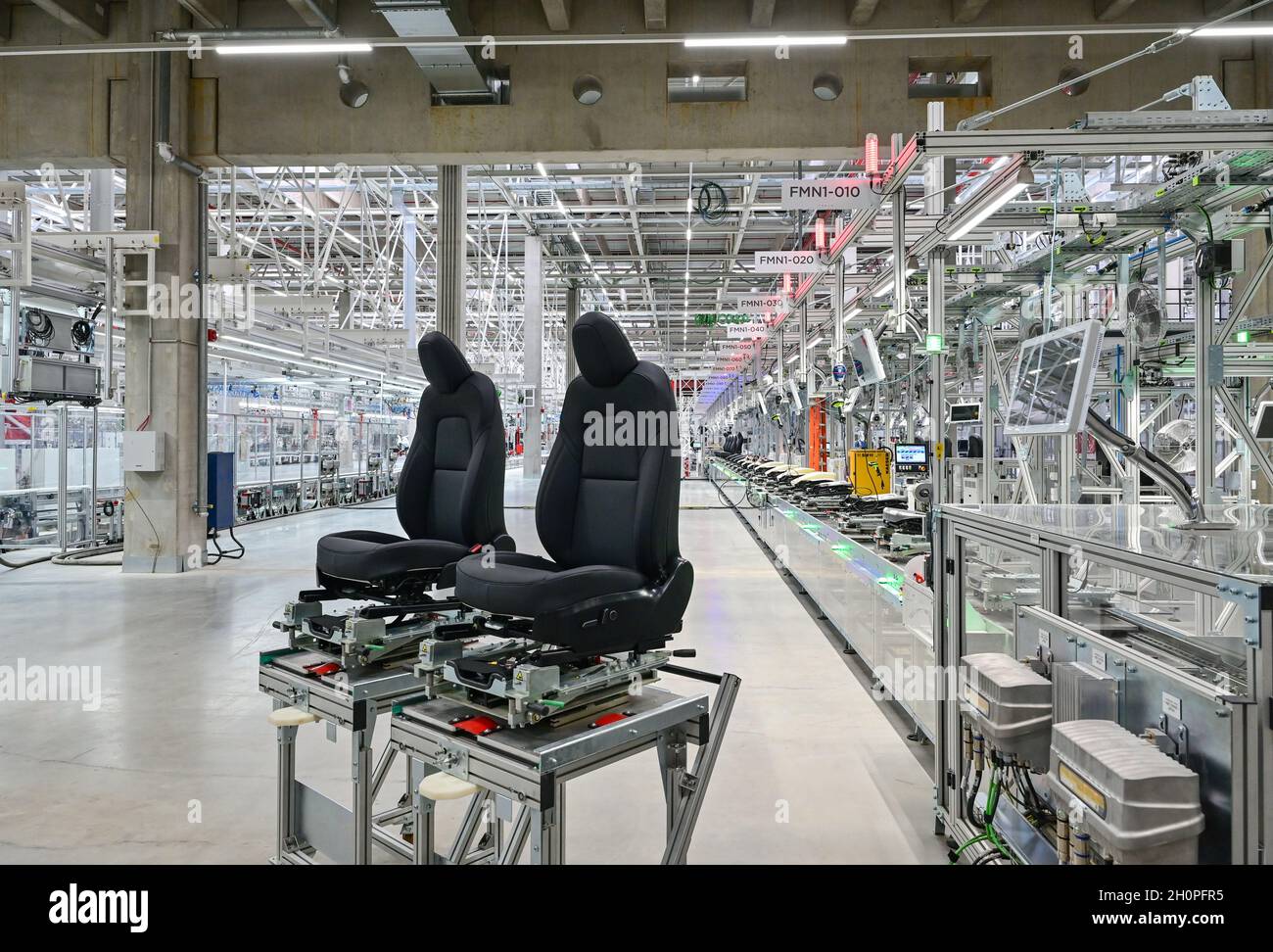09 October 2021, Brandenburg, Grünheide: The production of seats for a ...