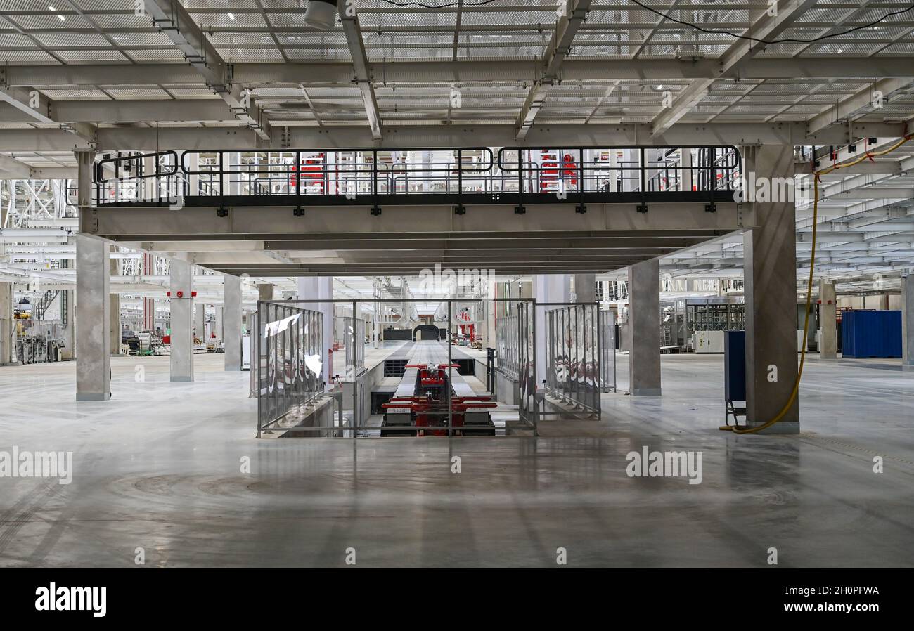 Tesla model y 2021 hi-res stock photography and images - Alamy