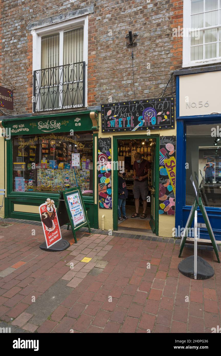 Olde Wallingford Sweet Shop. St. Mary's Street, Wallingford ...
