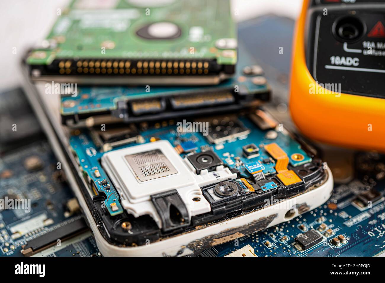 Multimeter electronic digital to measure the voltage of electrical ...