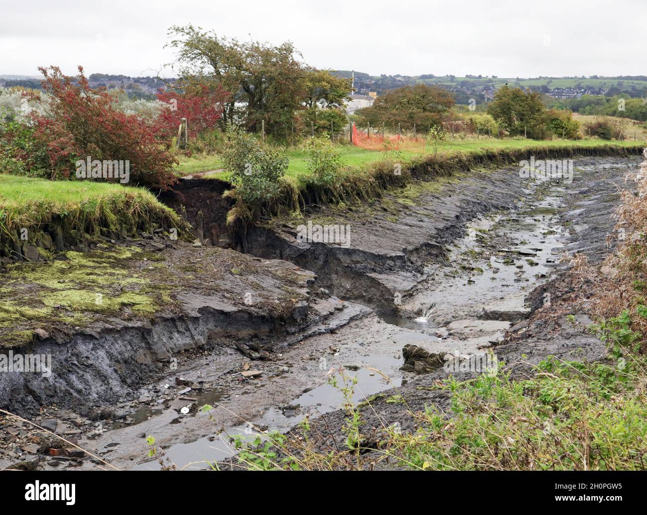 Drained canal bed hi-res stock photography and images - Alamy