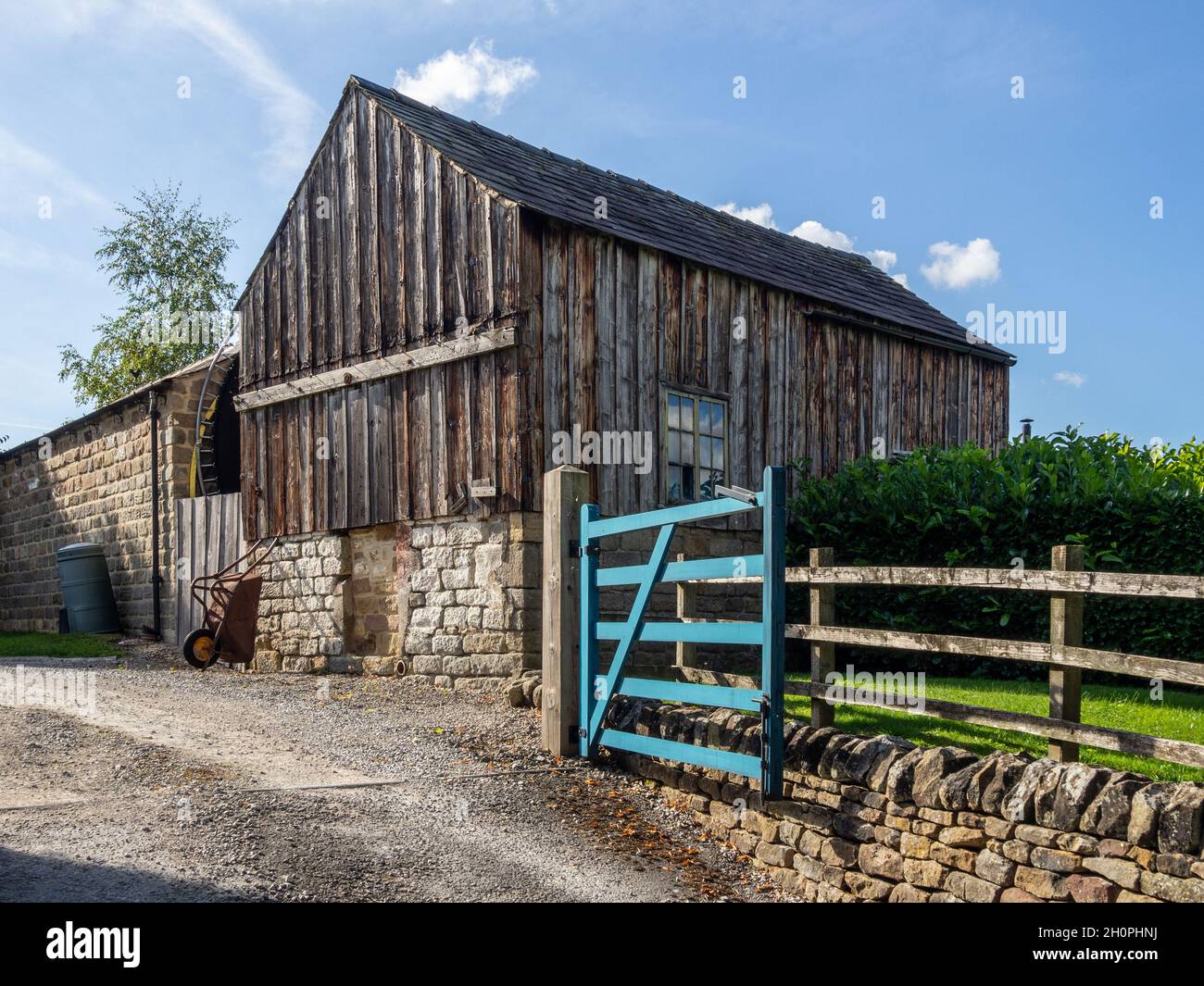 English barn hi-res stock photography and images - Alamy