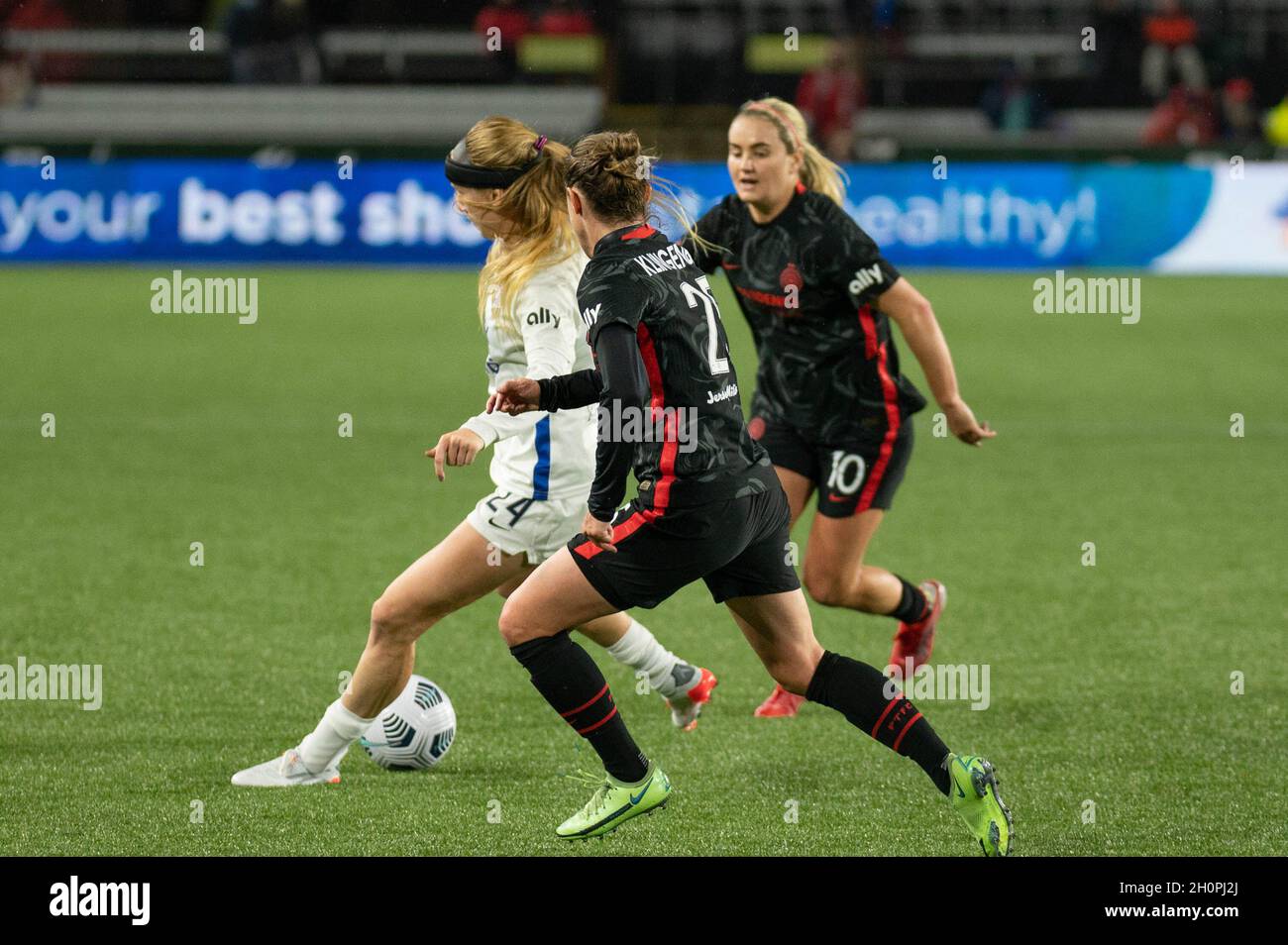 Bethany Balcer (24 OL Reign) during the National Womens Soccer League ...