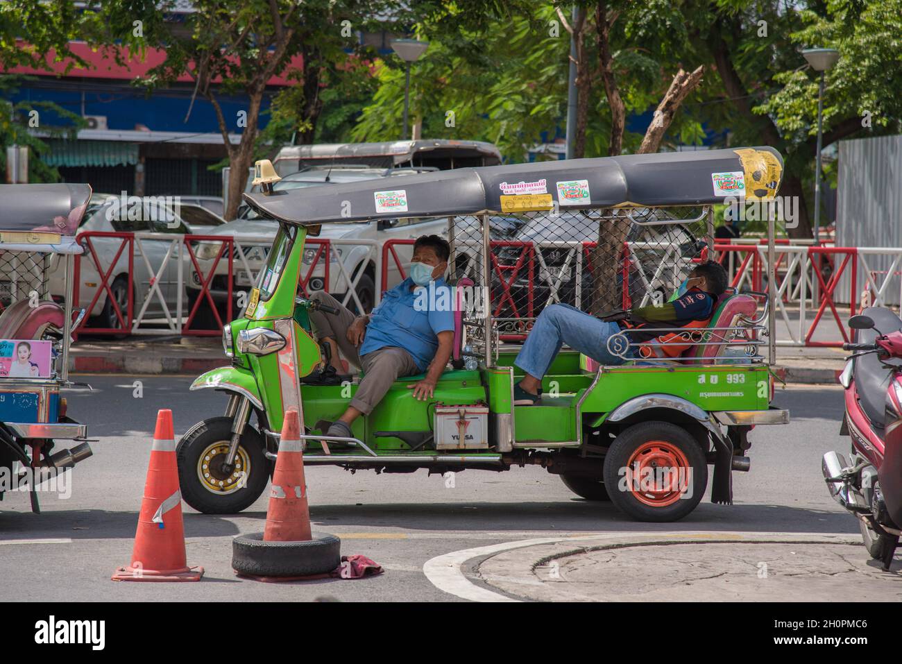 Bangkok, Thailand. 13th Oct, 2021. An auto rickshaw rider wearing face ...