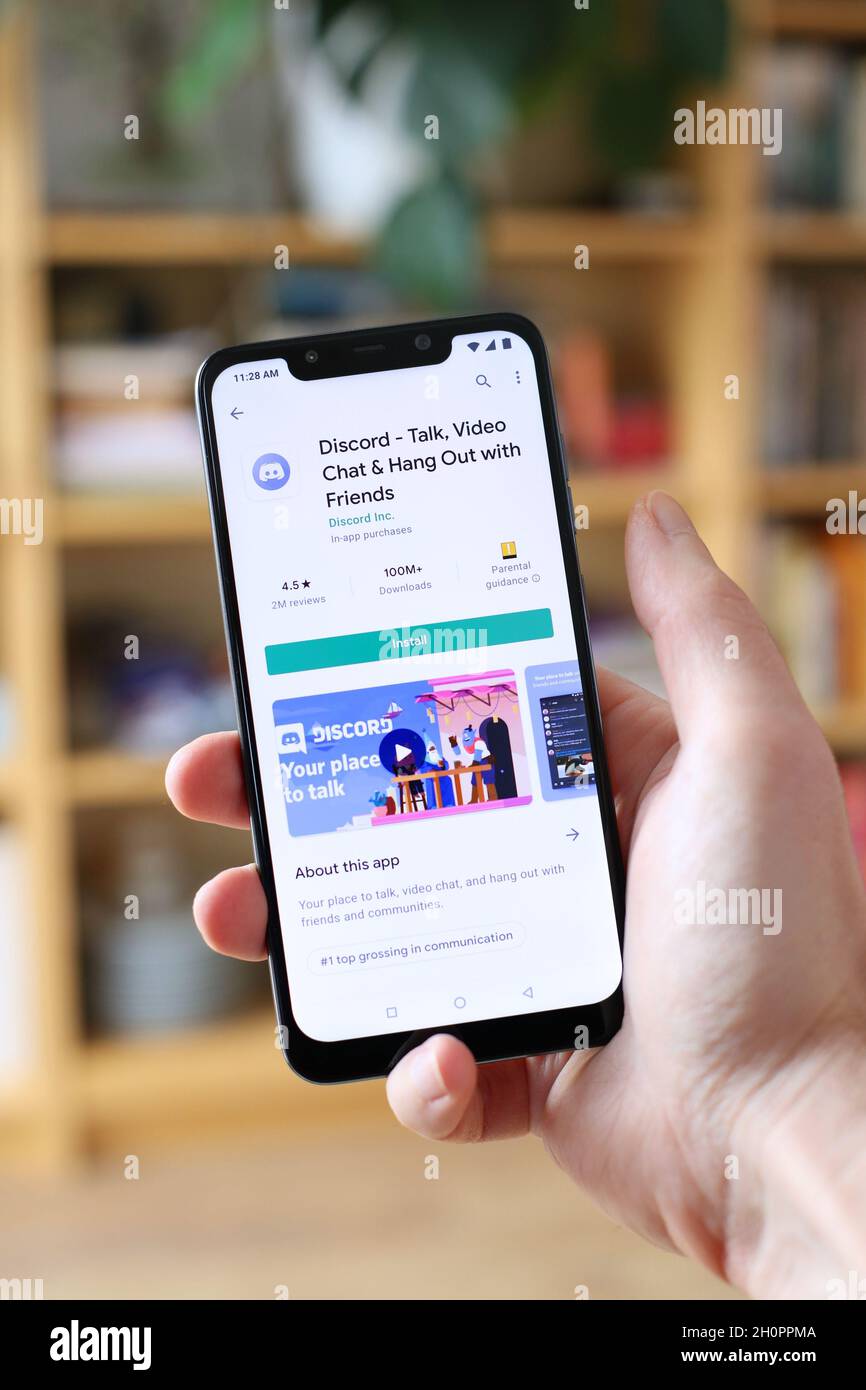 Discord phone app hi-res stock photography and images - Alamy