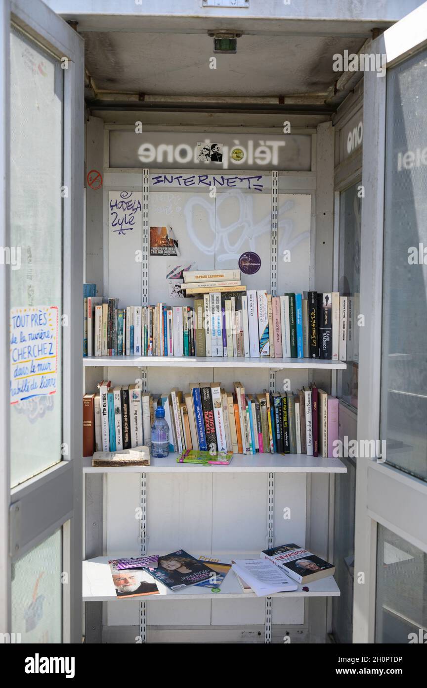 Phone booth book hi-res stock photography and images - Alamy
