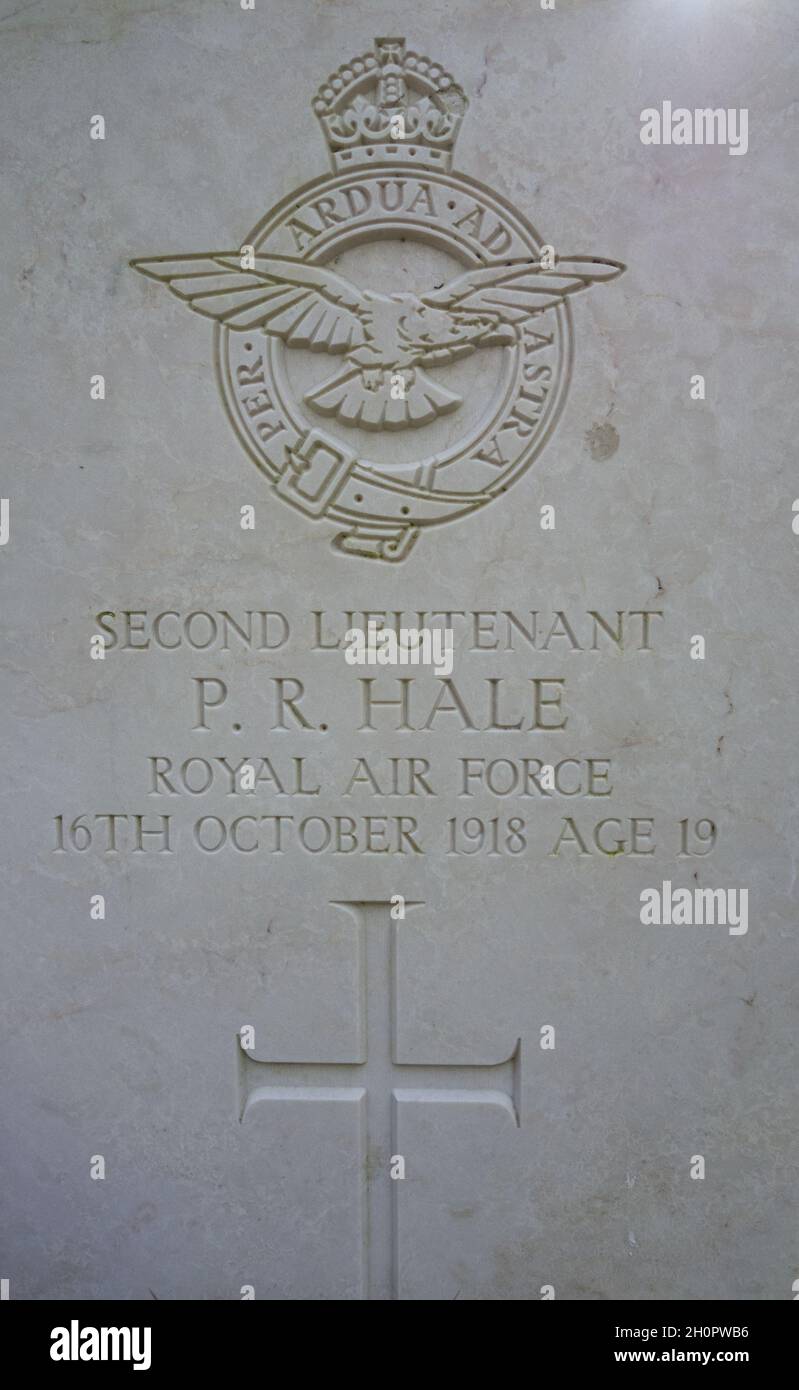 The gravestone of Second Lieutenant R.R. Hale, a flying officer with H ...