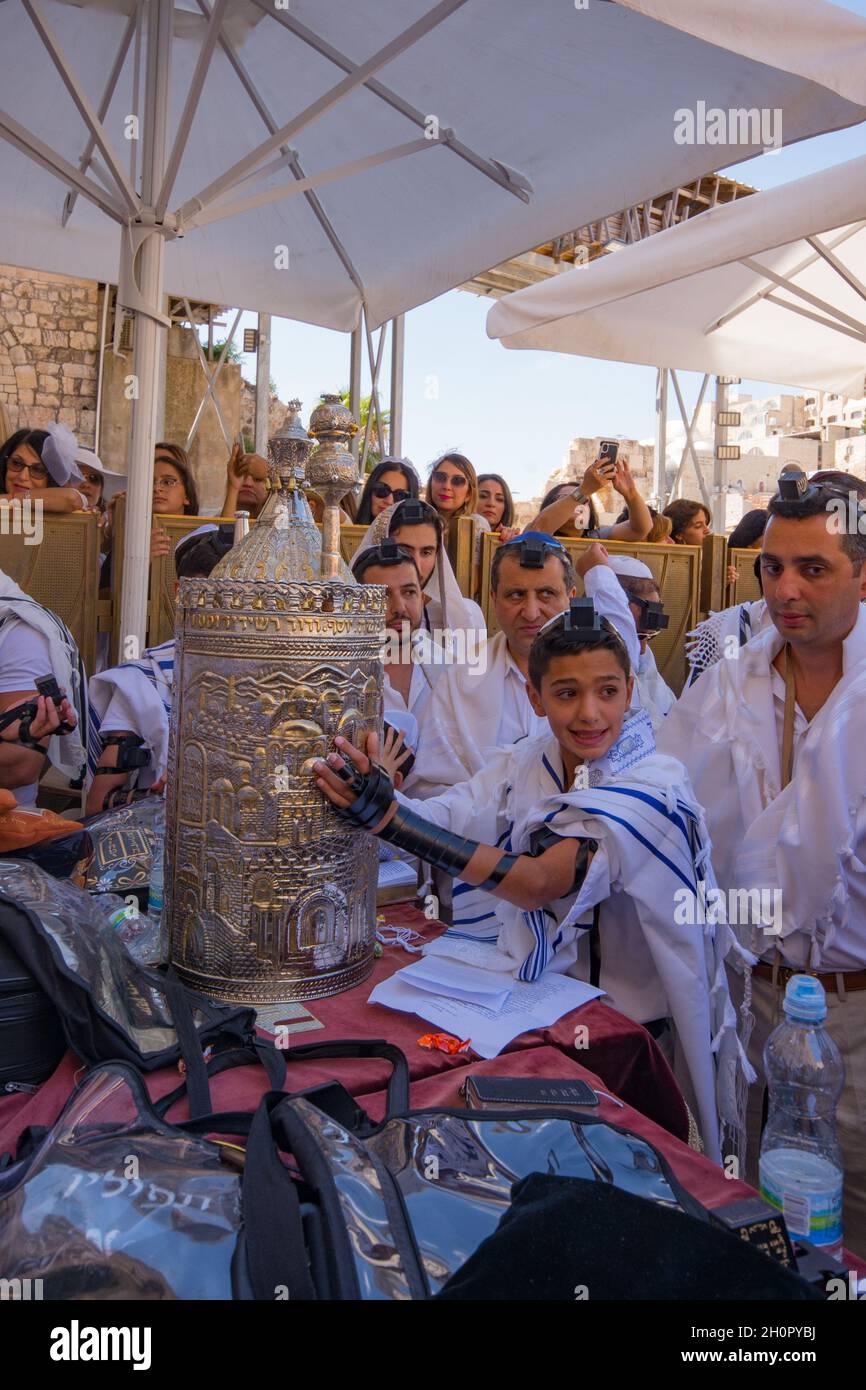 Israeli musical instruments hi-res stock photography and images - Alamy