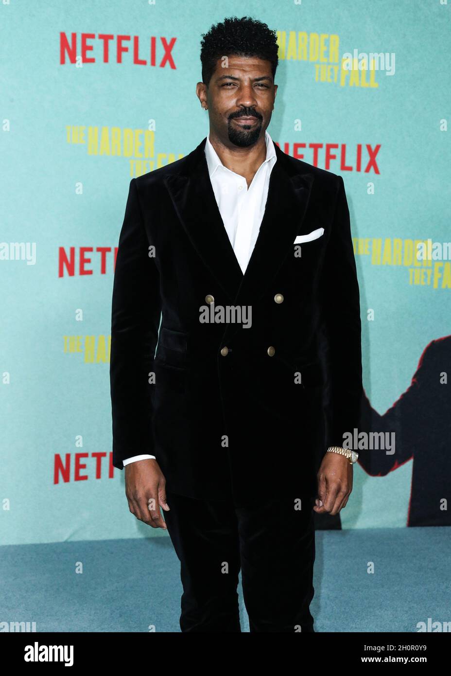 LOS ANGELES, CALIFORNIA, USA - OCTOBER 13: Comedian Deon Cole arrives ...