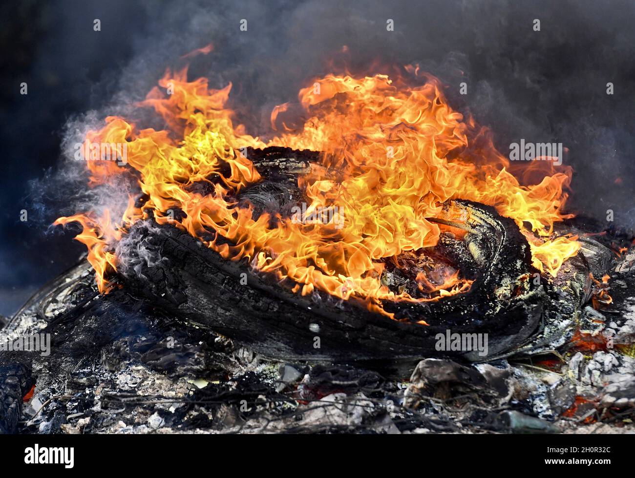 Pneumatic tyre hi-res stock photography and images - Alamy