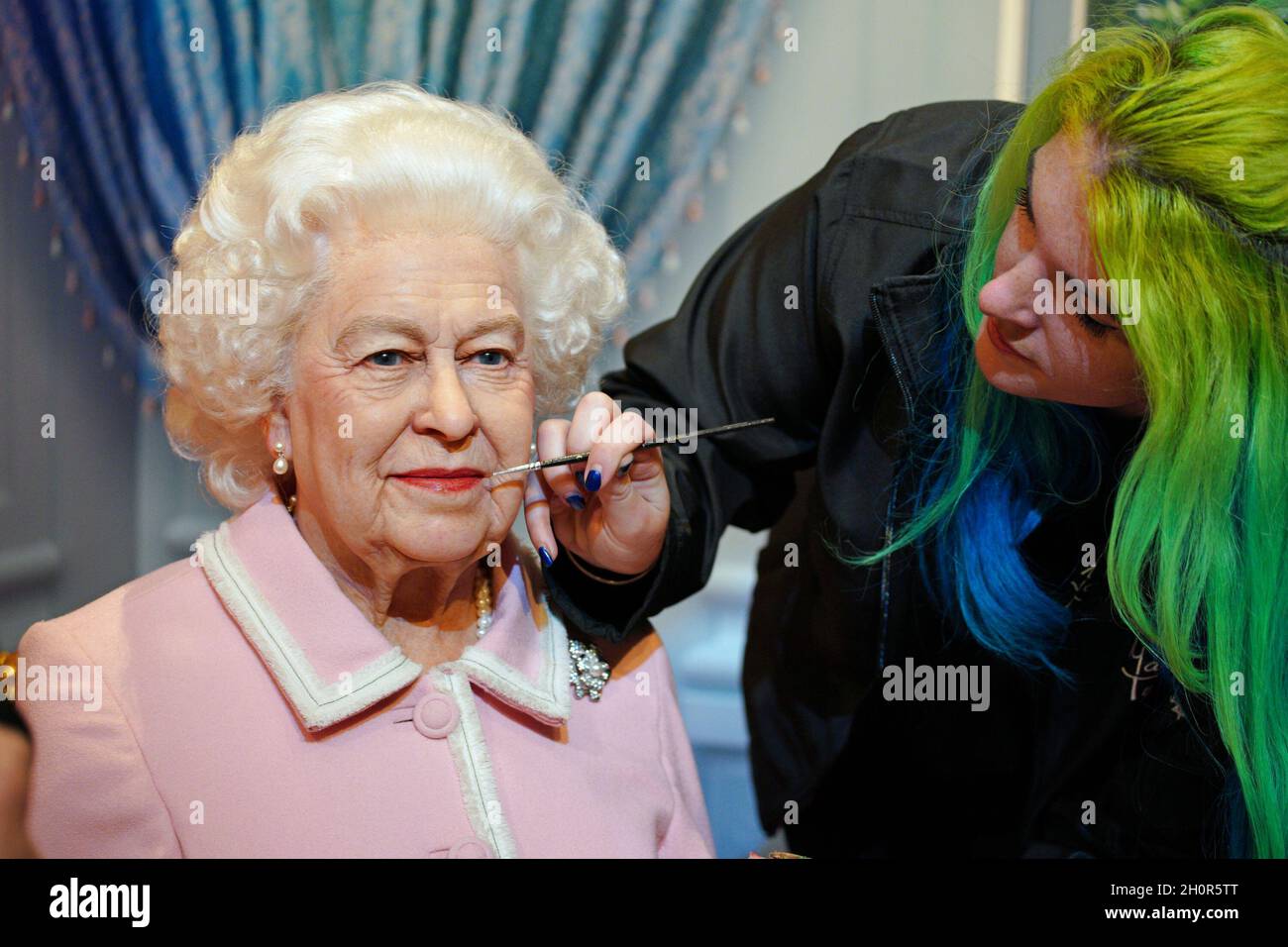 Emma Meehan puts the finishing touches to a wax figure of Queen ...