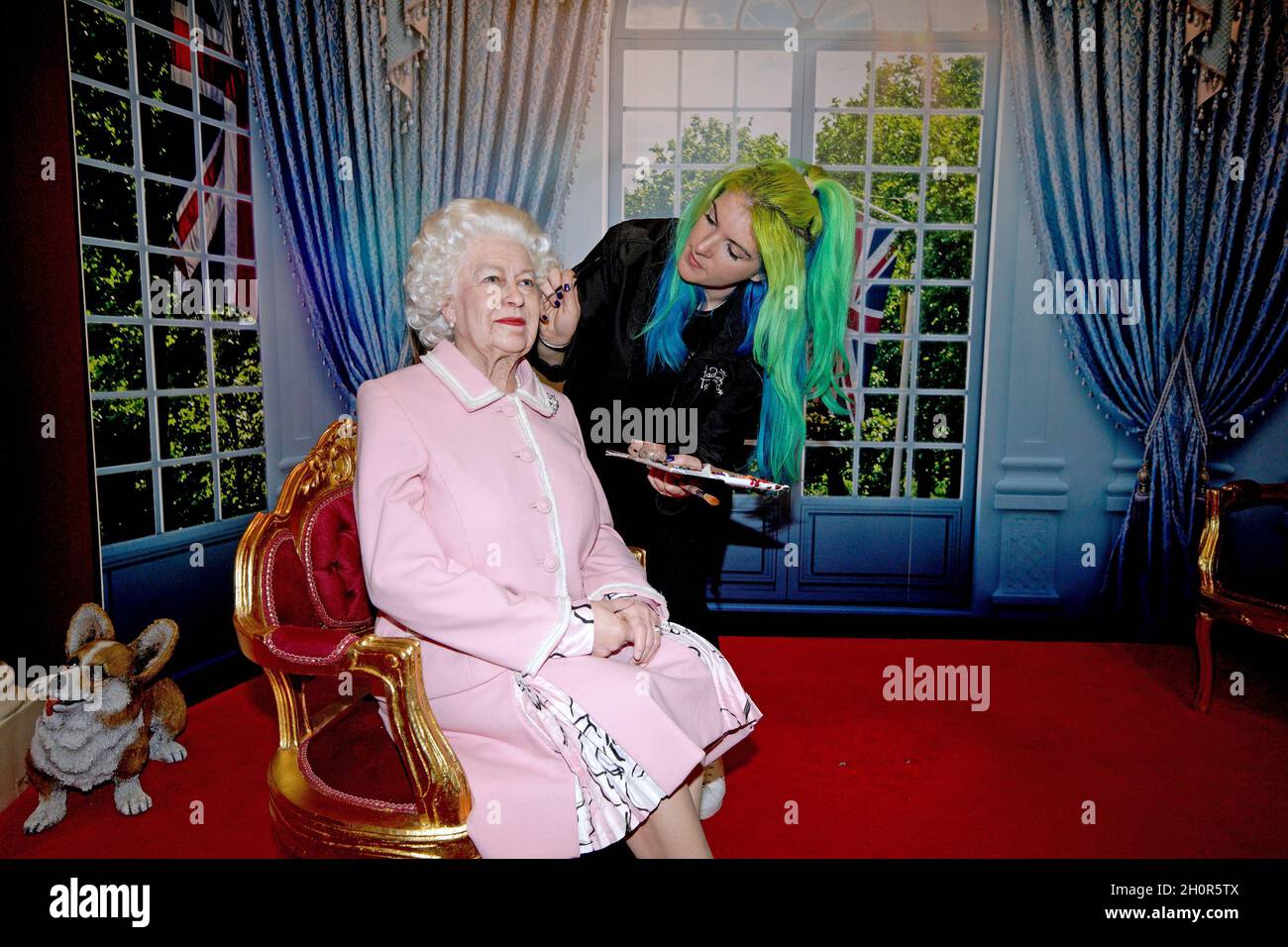 Emma Meehan puts the finishing touches to a wax figure of Queen ...
