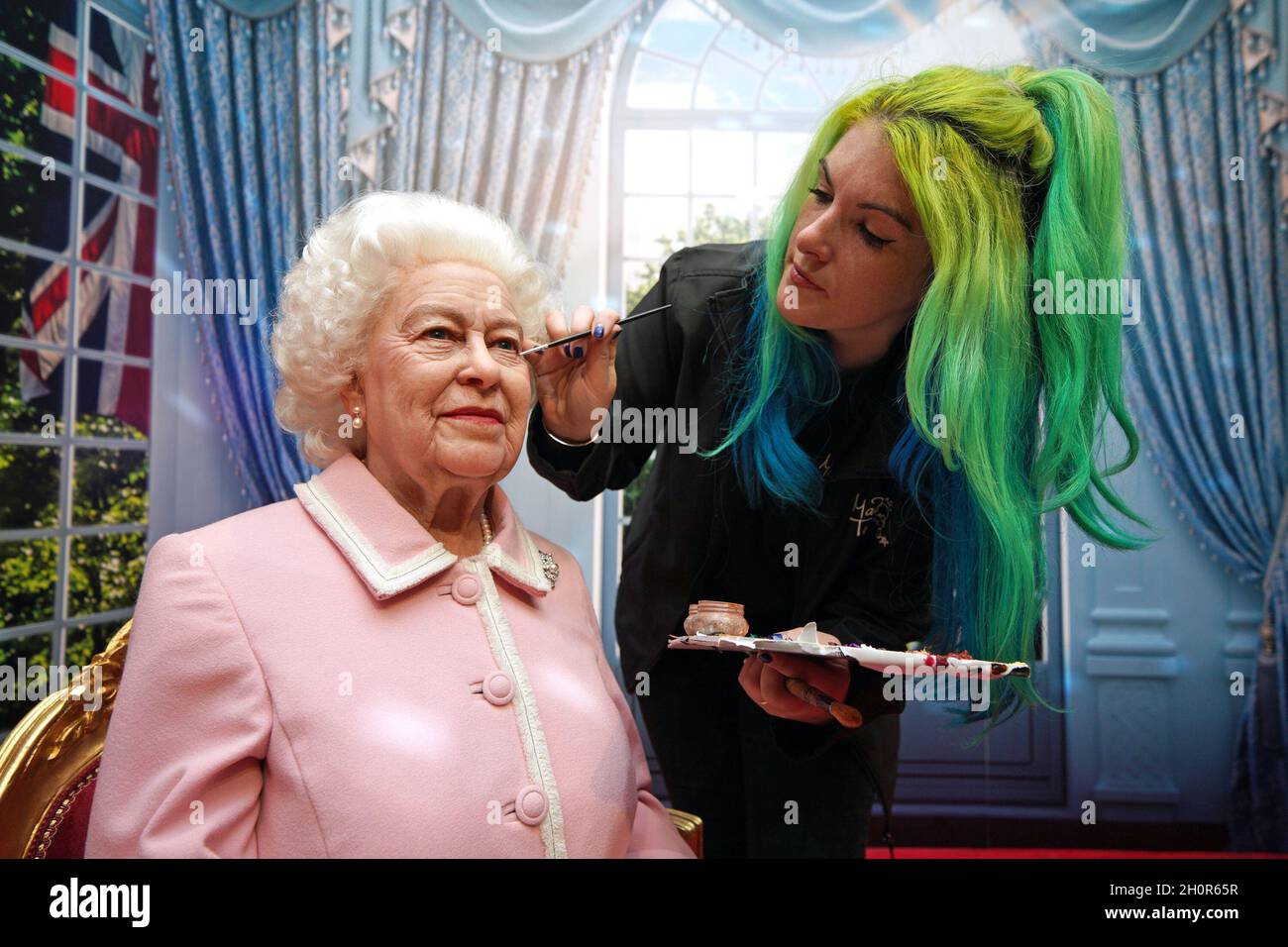 Emma Meehan puts the finishing touches to a wax figure of Queen ...