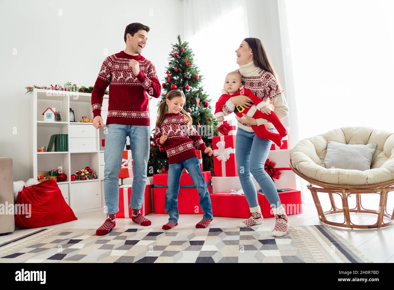 Full length photo of young cheerful family happy positive smile have ...