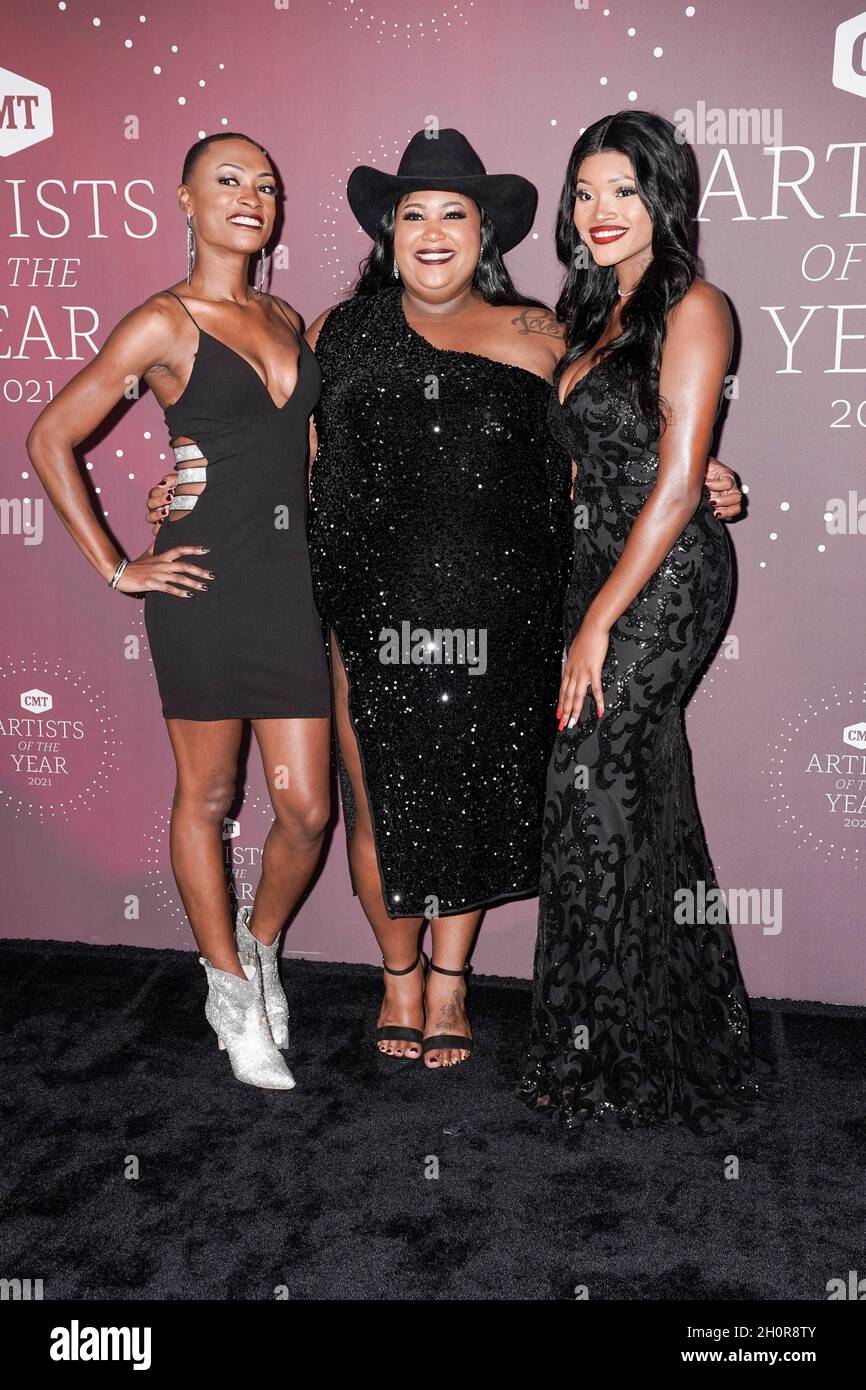 Chapel Hart - Danica Hart, Devynn Hart, Trea Swindle attend the 2021 ...