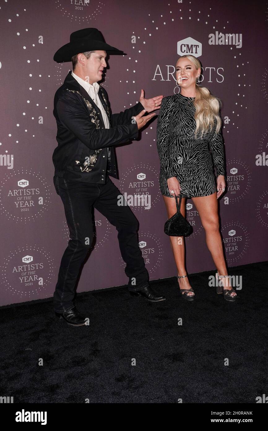 Jon Pardi, Summer Duncan Pardi attend the 2021 CMT Artist of the Year ...