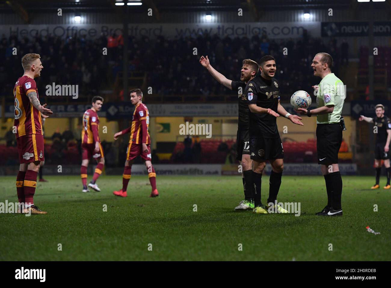 Players argue as match referee Martin Coy awards a dropped ball Stock ...