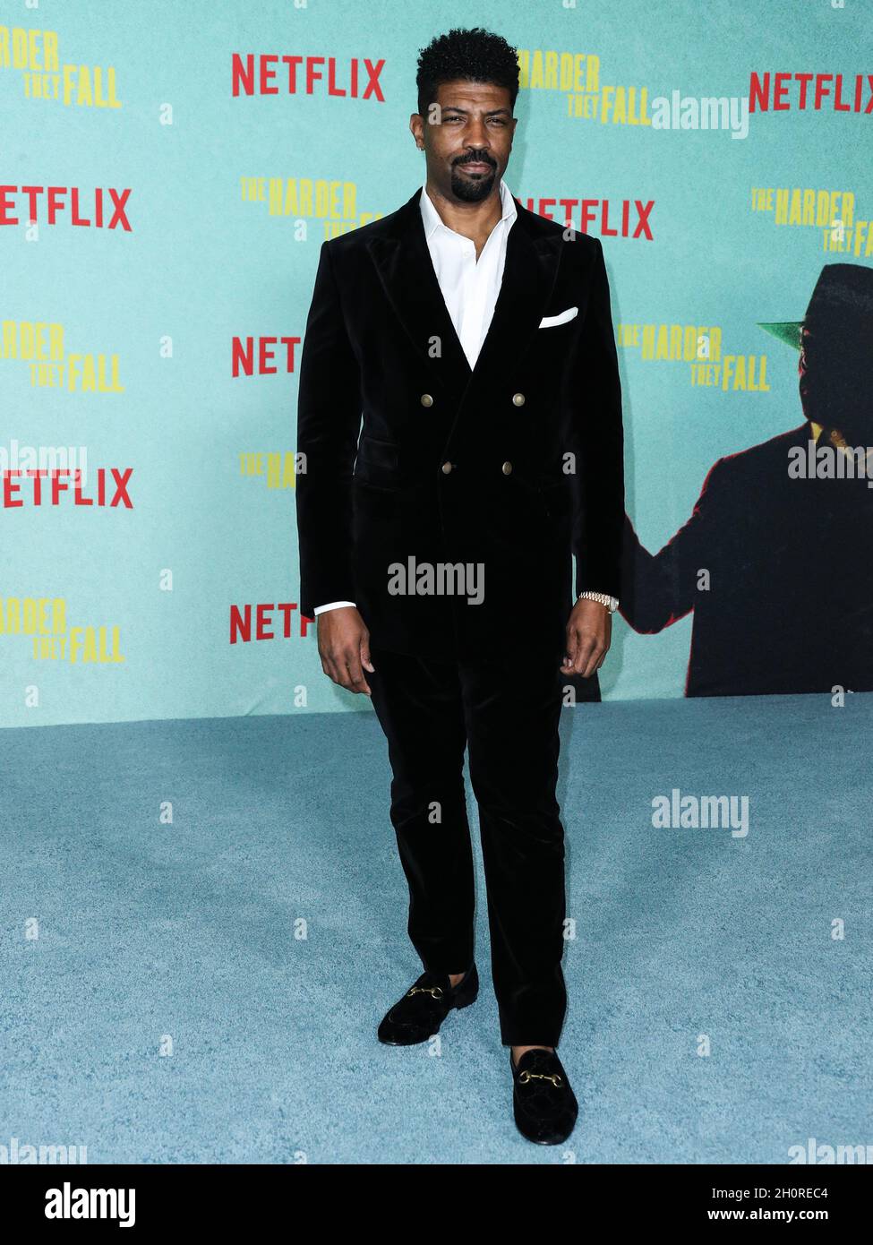 LOS ANGELES, CALIFORNIA, USA - OCTOBER 13: Comedian Deon Cole arrives ...