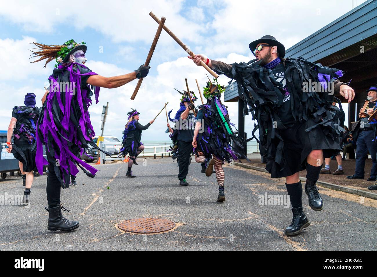 Black swan morris dance hi-res stock photography and images - Alamy
