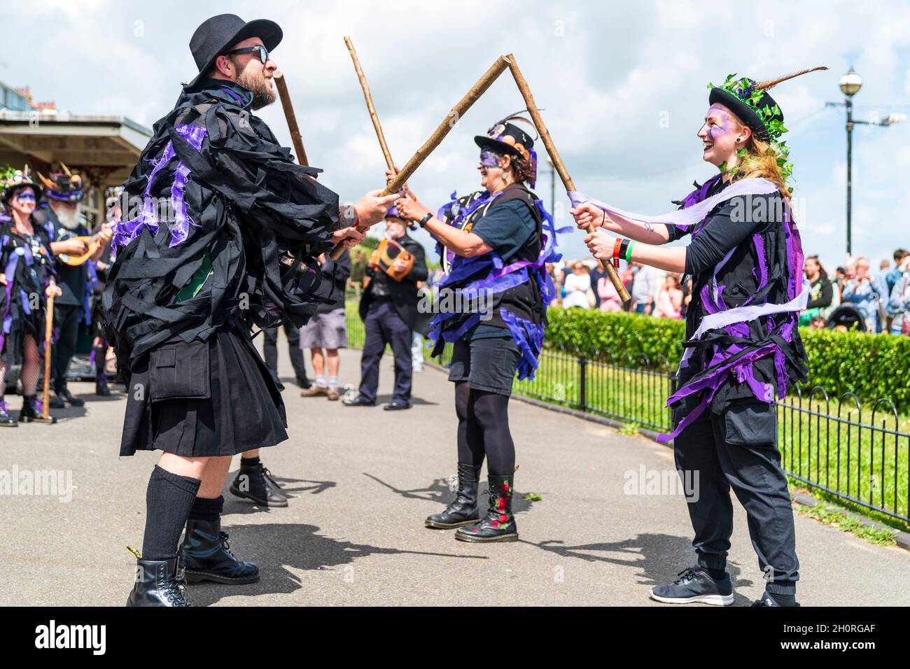 Black swan morris dancers hi-res stock photography and images - Alamy