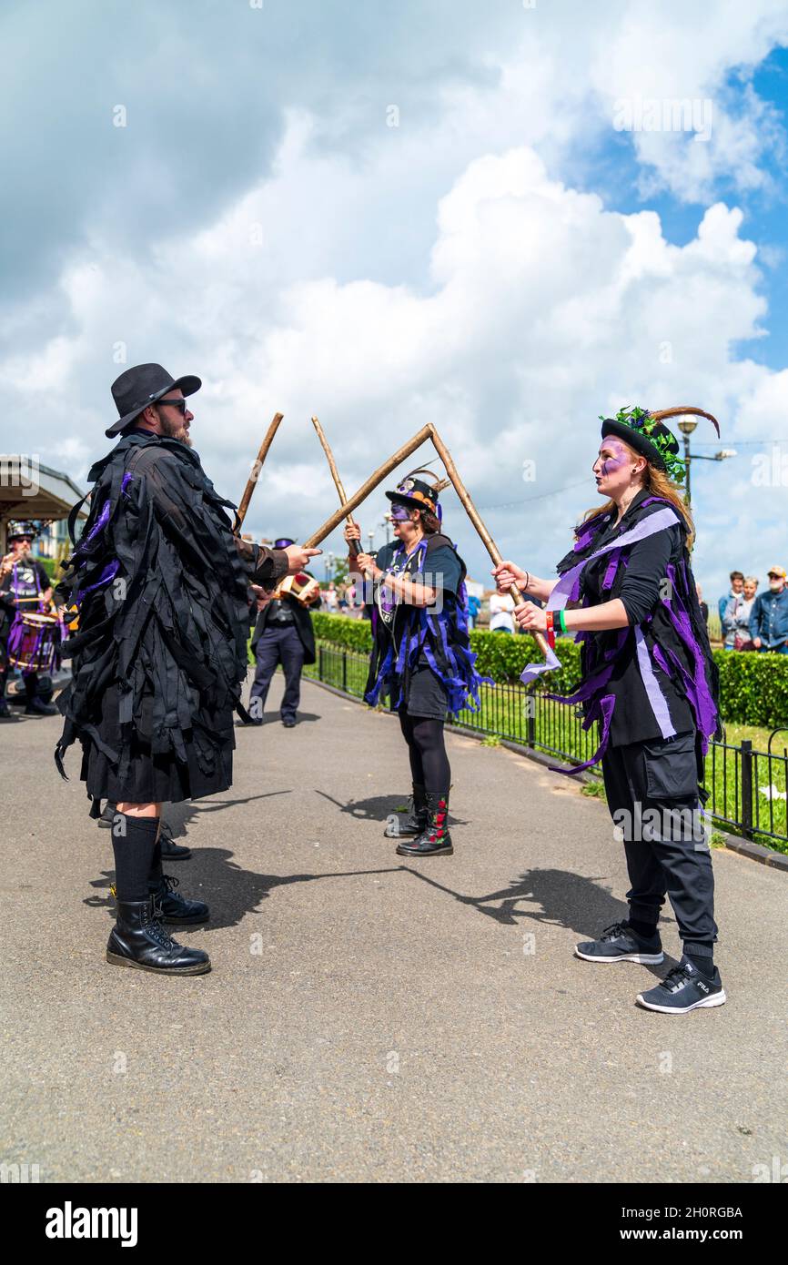 Black swan morris dancers hi-res stock photography and images - Alamy