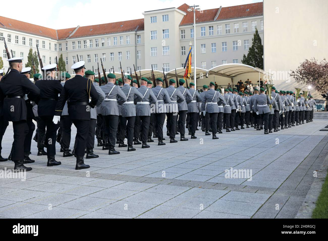 Berlin, Berlin/Germany, October 13, 2021. Final roll call in honor of ...
