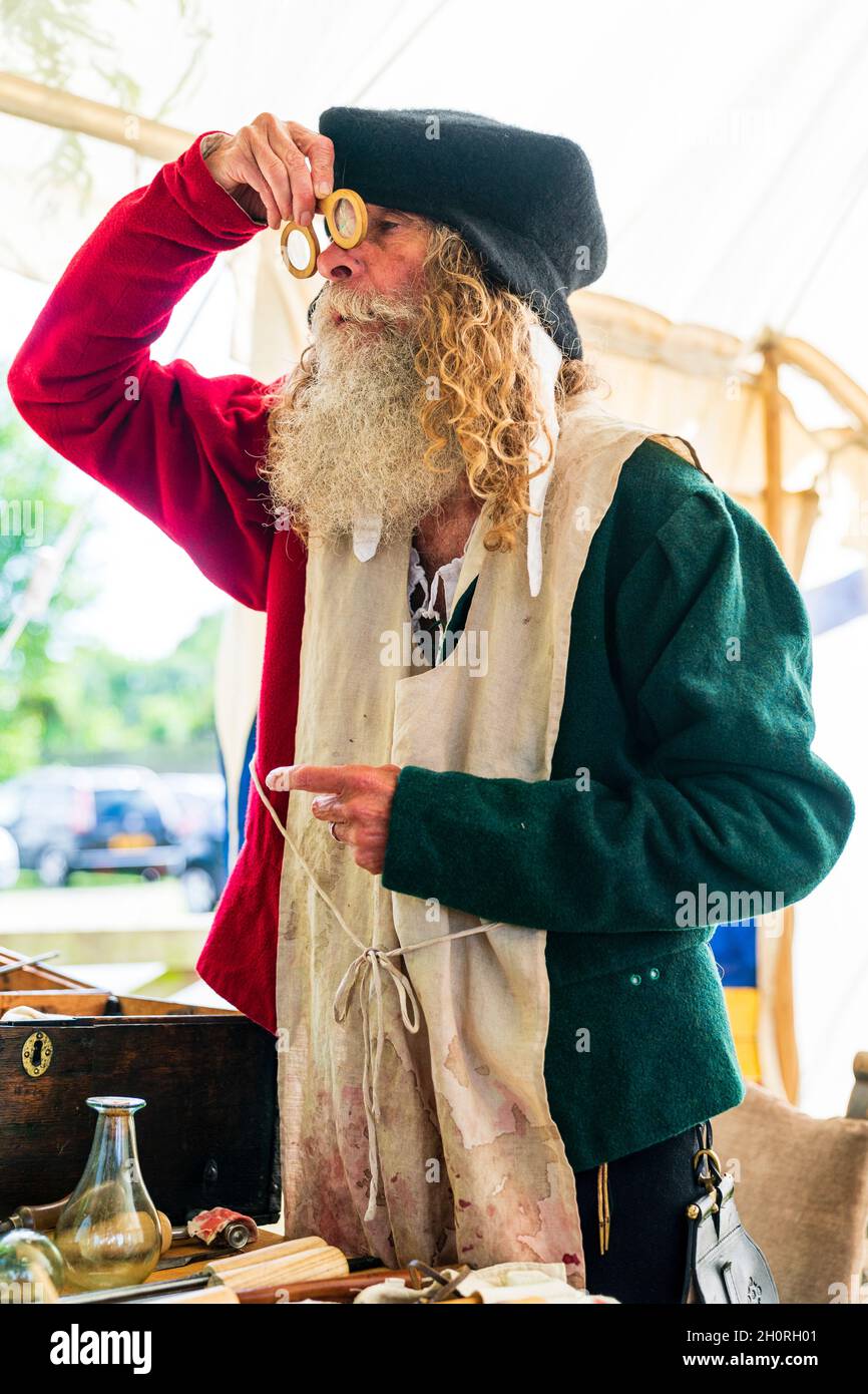 Barber surgeon medieval hi-res stock photography and images - Alamy