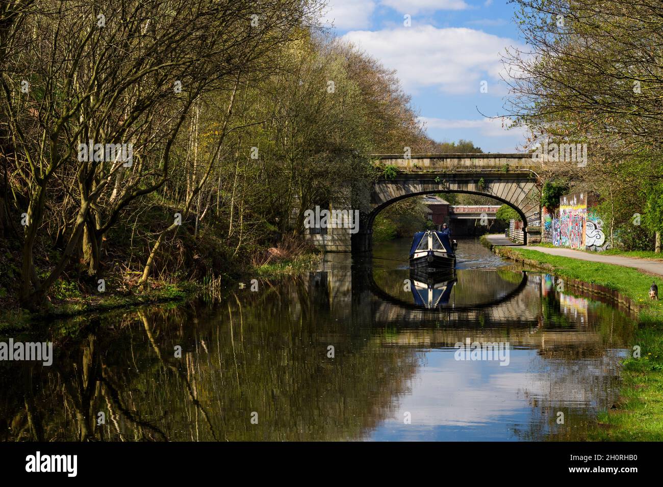 1 man male aboard canal narrow boat at stern hi-res stock photography ...
