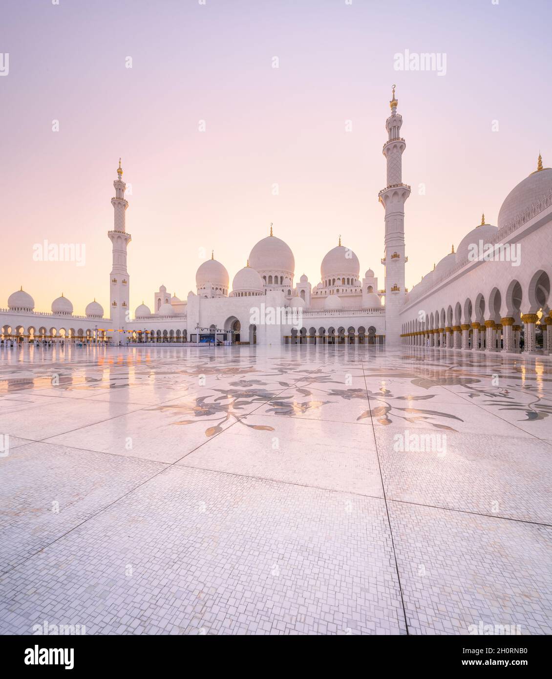 Sheikh Zayed Grand Mosque in Abu Dhabi during pink sunset. View of ...