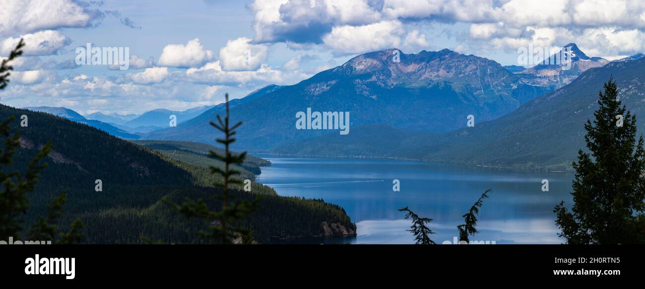 Clearwater Lake and mountain landscape, Wells Gray Provincial Park ...