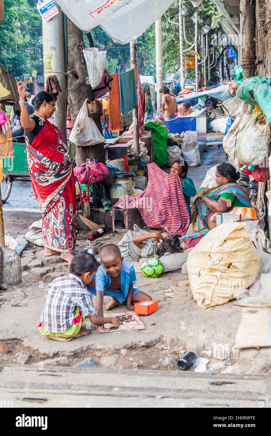 Indian homeless family hi-res stock photography and images - Alamy