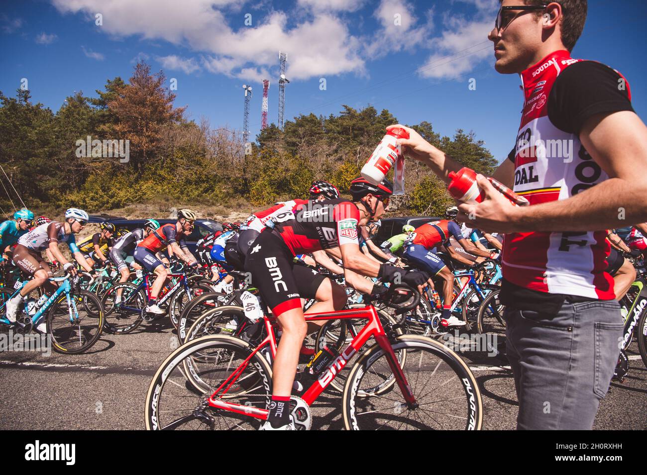 Cycling soigneur hi-res stock photography and images - Alamy