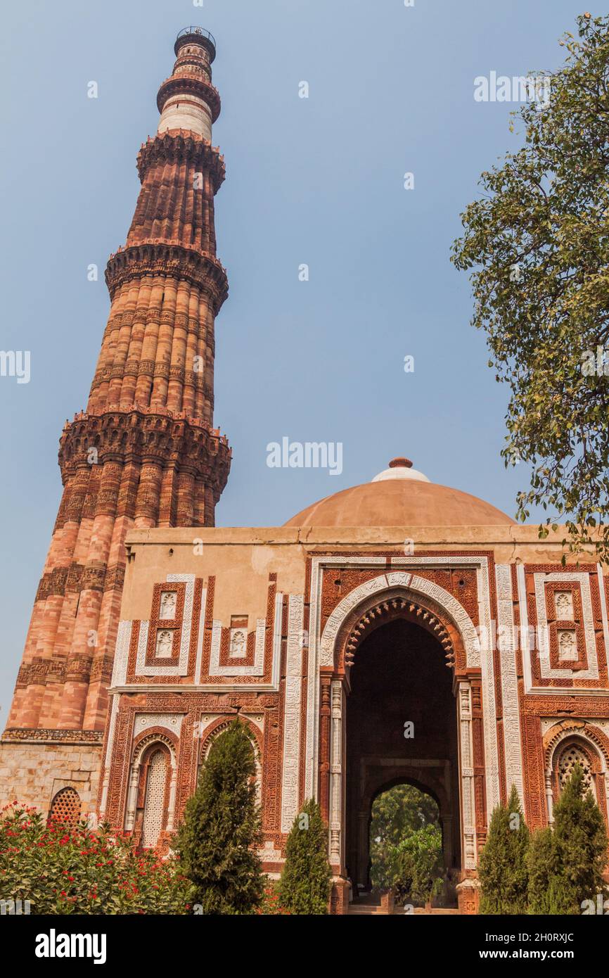 Qutub Minar minaret and Alai Darwaza Alai Gate , in Delhi, India Stock ...
