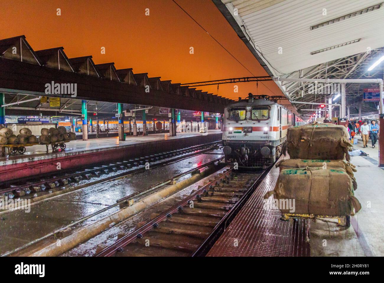 Indian rain platform hi-res stock photography and images - Alamy