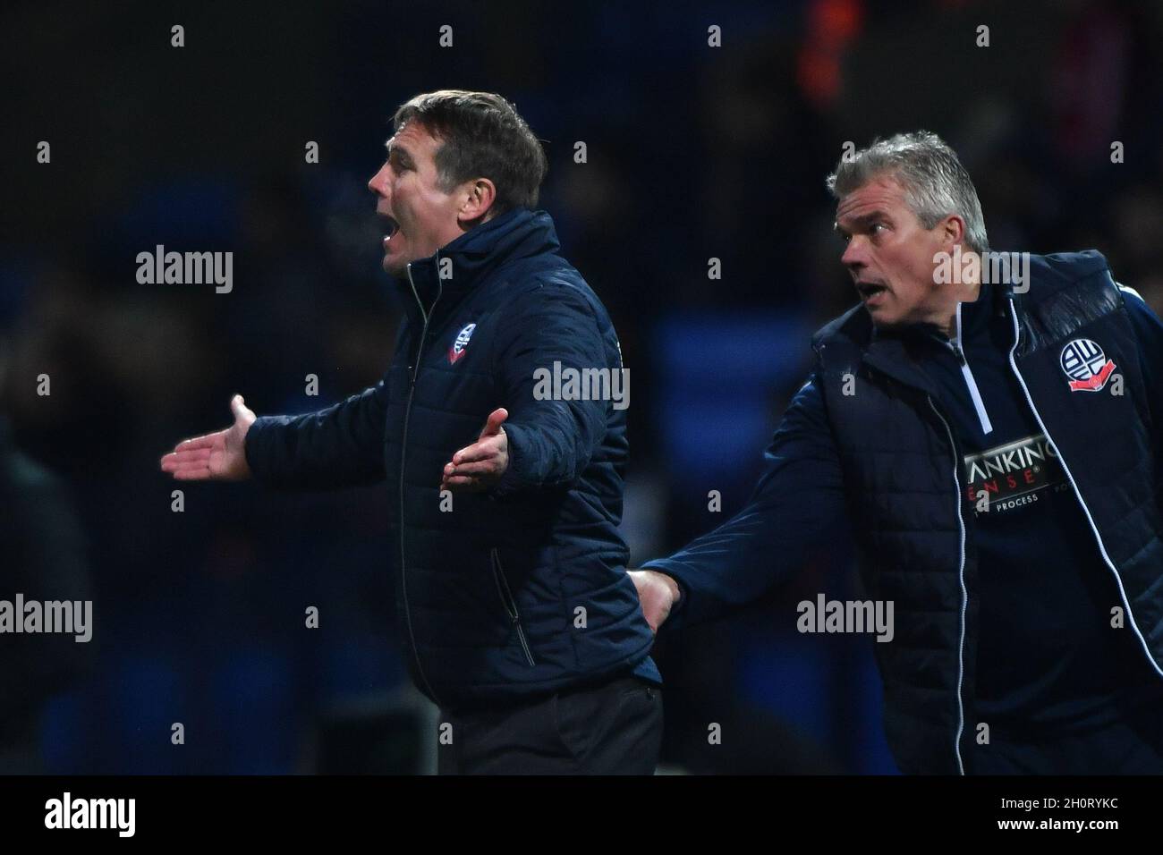 Bolton Wanderers manager Phil Parkinson (left Stock Photo - Alamy
