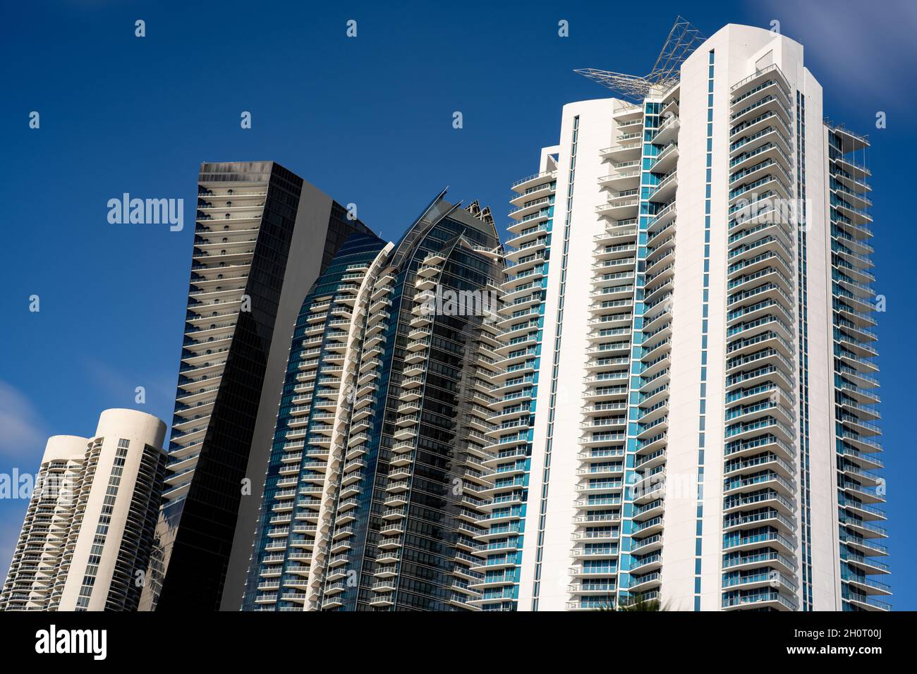 Modern highrise hi-res stock photography and images - Alamy