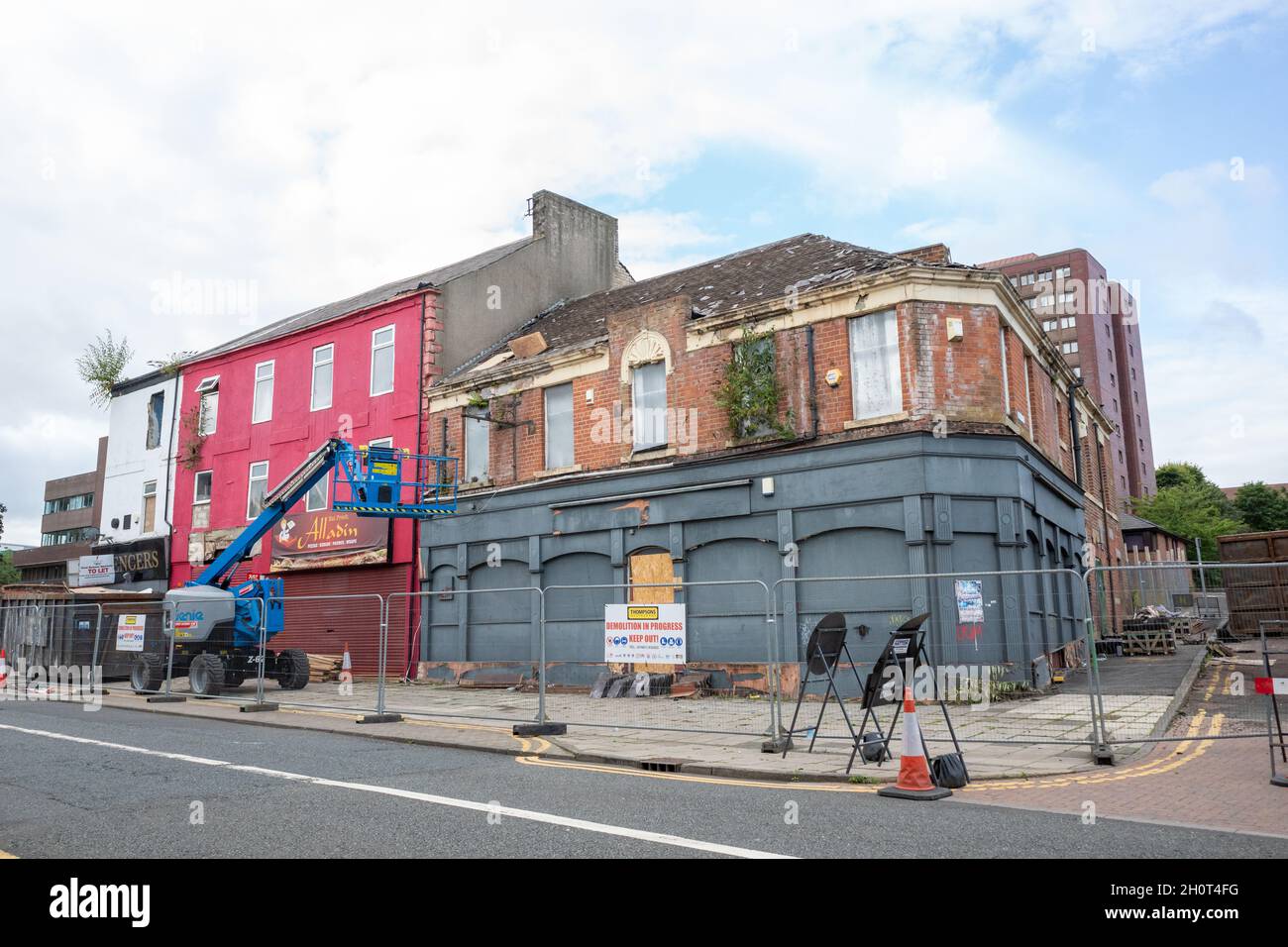 Gateshead UK: 14th August 2021: Old abandoned pubs being prepped for ...