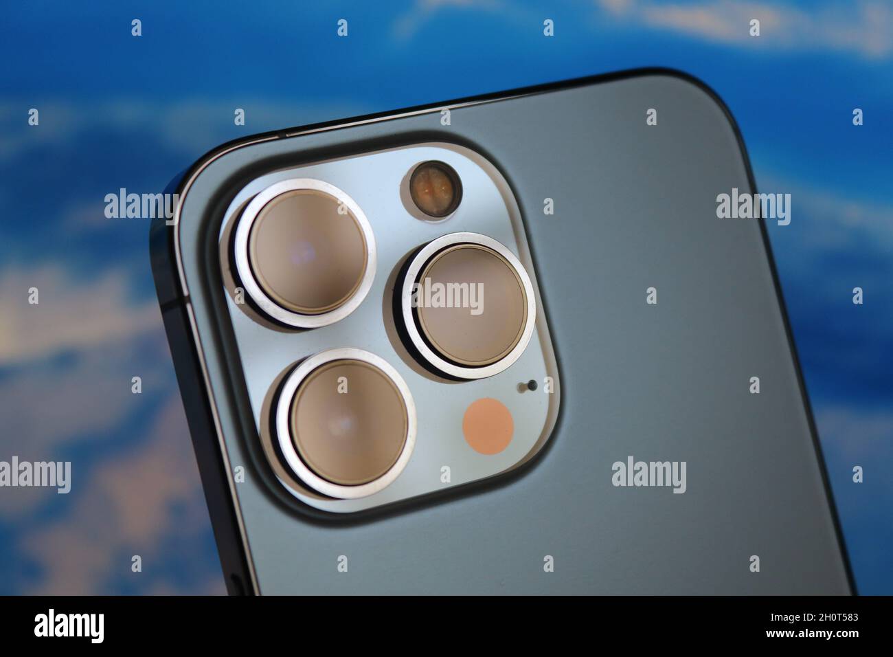 Iphone 13 pro hi-res stock photography and images - Alamy