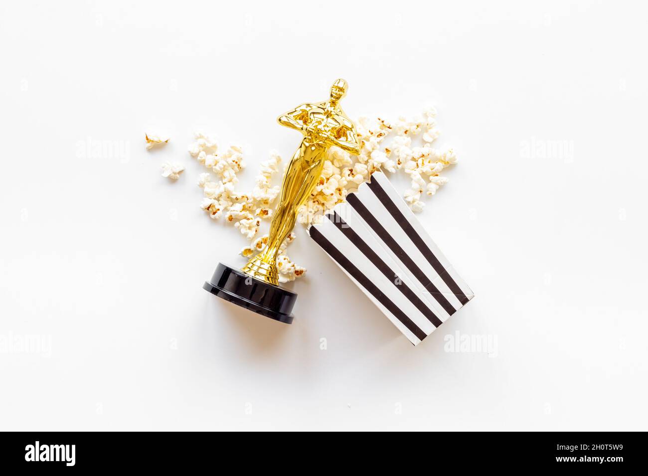 Golden popcorn statue hi-res stock photography and images - Alamy