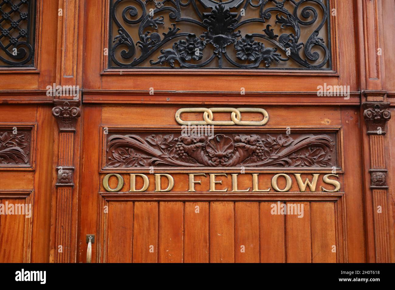 Odd fellows sign hi-res stock photography and images - Alamy