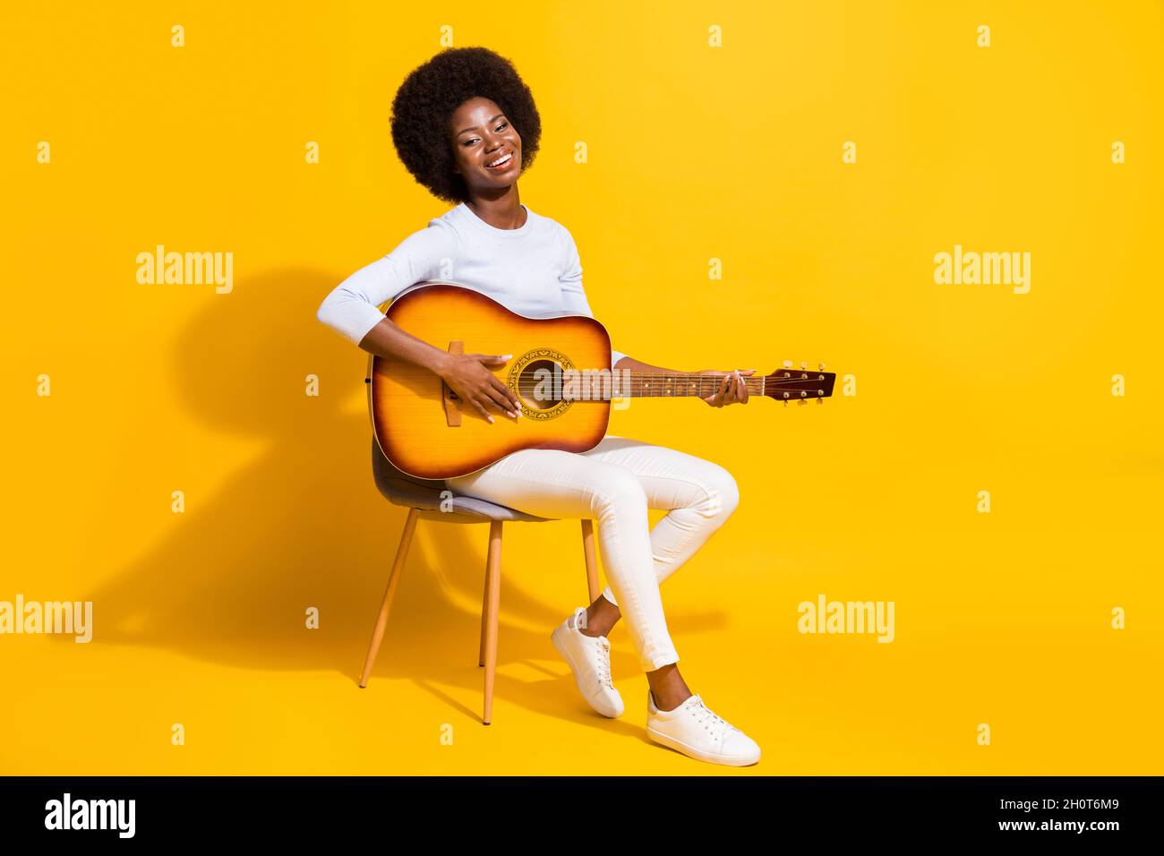 Girls With Guitar Profile Pics